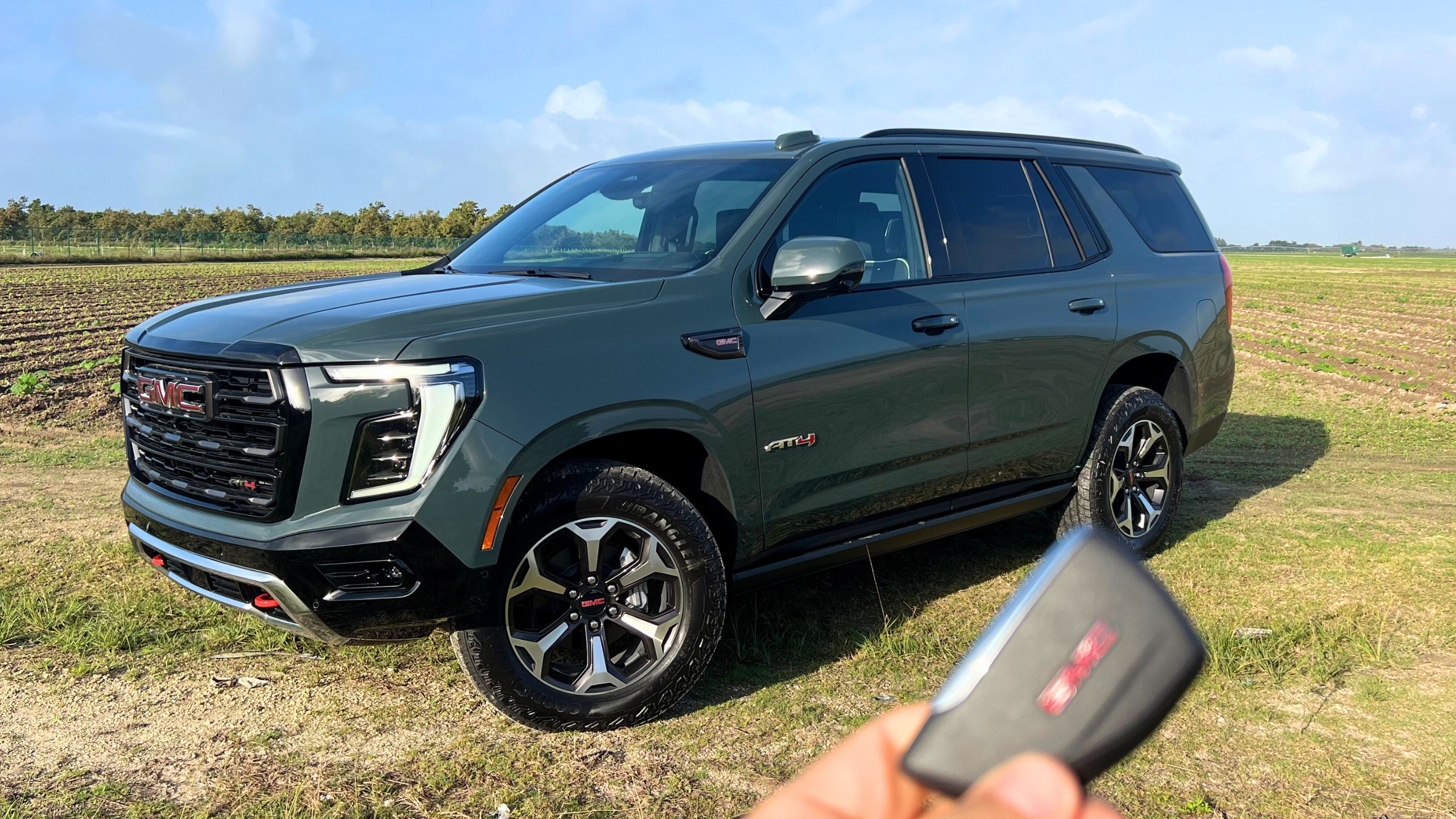 🚙 GMC Yukon AT4 Ultimate 2025: ¿La SUV Todoterreno de Lujo Definitiva ...